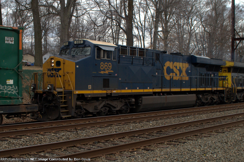 CSX ES44AH 869 trails on Q703-23